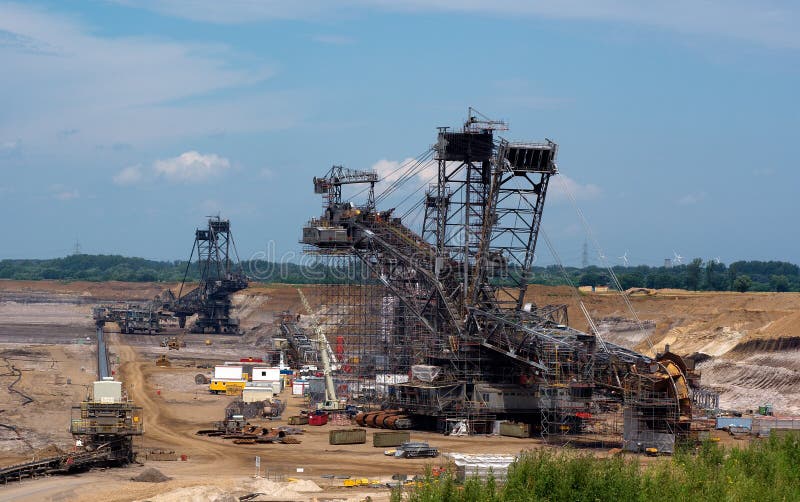 Riesiger Schaufelradbagger stockbild. Bild von schaufelradbagger - 10887297