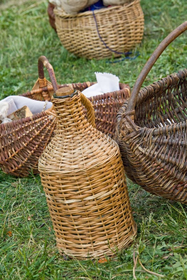 Rieten manden stock afbeelding. Image of verschillend - 5644031