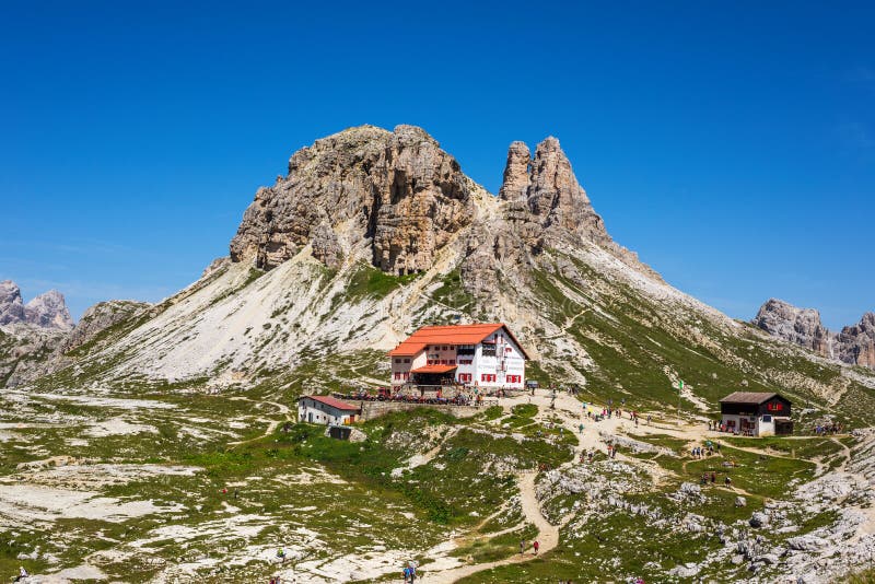 Le Rifugio Locatelli Et Tre Cime Di Lavaredo, Dolomites, Italie ...