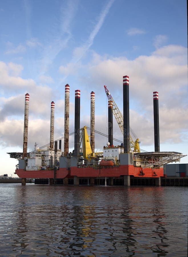 Oil rig construction stock image. Image of fossil, bottom - 4427347