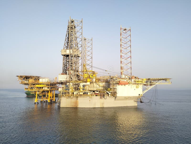 Rig Lowering the Legs Ready To Move Stock Image - Image of move, ready: 361221471