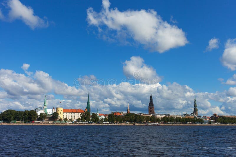 Riga, Hoofdstad Van Letland. Stock Afbeelding - Image of toren, horizon ...