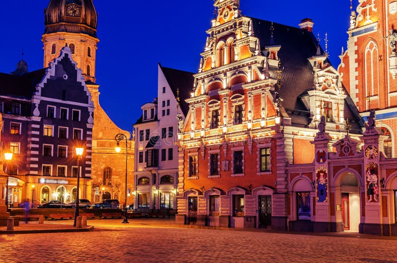 Riga, Lettonia: Città Vecchia Alla Notte Fotografia Stock - Immagine di ...