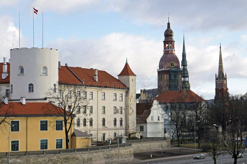 Riga, Presidentens Slott Och Gamla Stan Fotografering för Bildbyråer ...