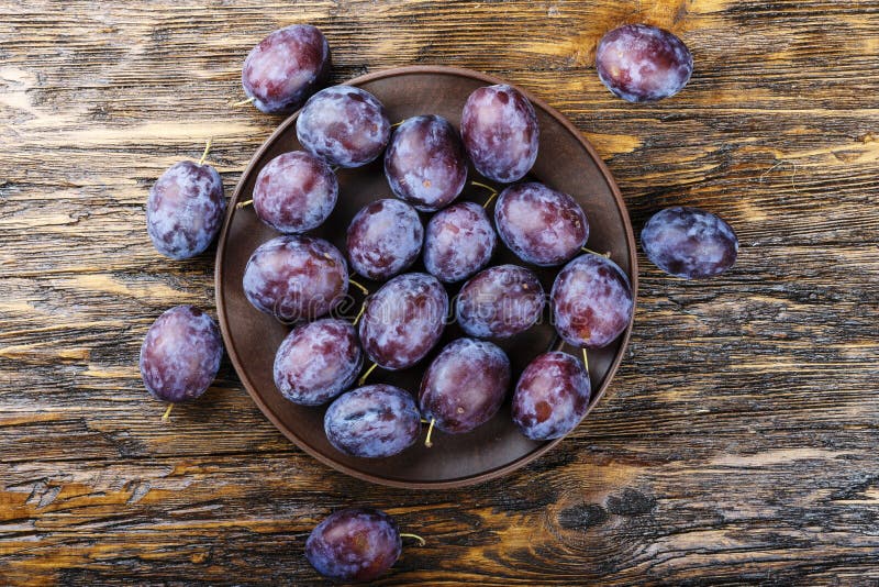 Rijpe pruim stock foto. Image of nagerecht, dieet, sappig - 111868822