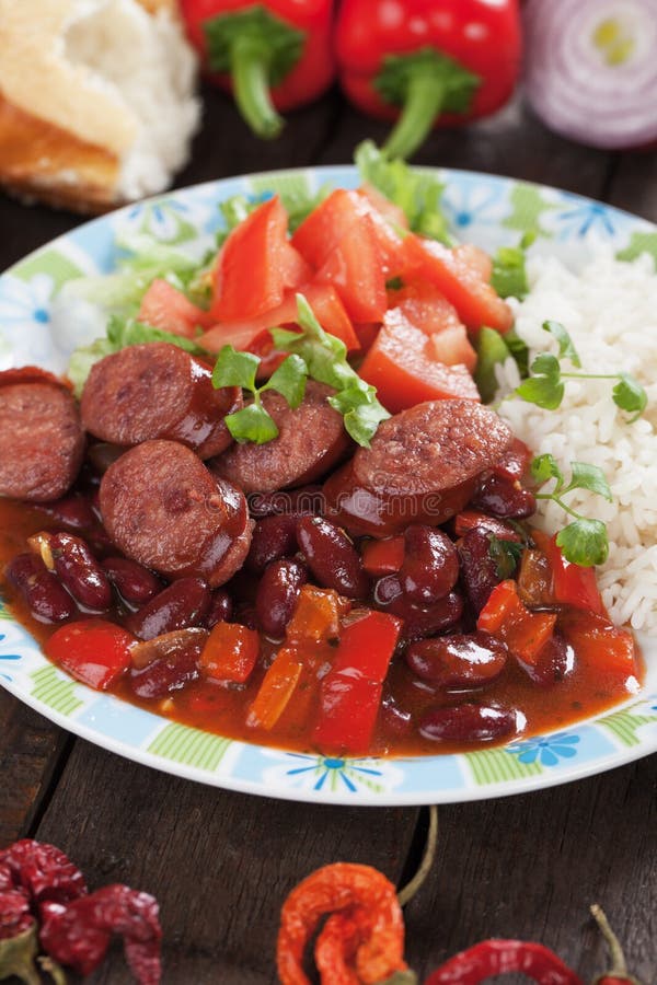 Bonen en worst stock foto. Image of plantaardig, niemand - 18406498