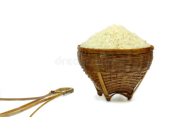 Rijst in rieten mand. stock afbeelding. Image of zaad - 15096617