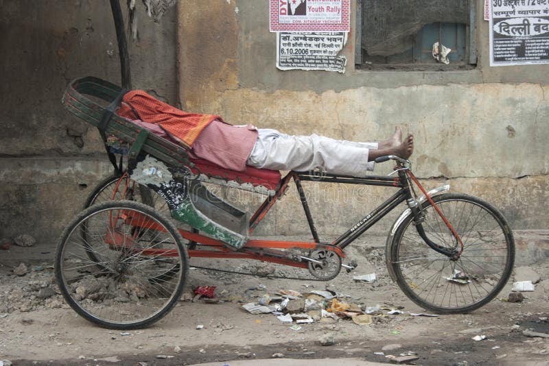 Riksza fotografia editorial. Obraz złożonej z kierowca - 51692302