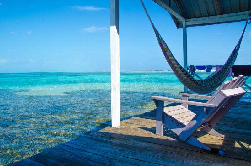 Rilassandosi Sulla Sedia - Bella Isola Fotografia Stock - Immagine di ...