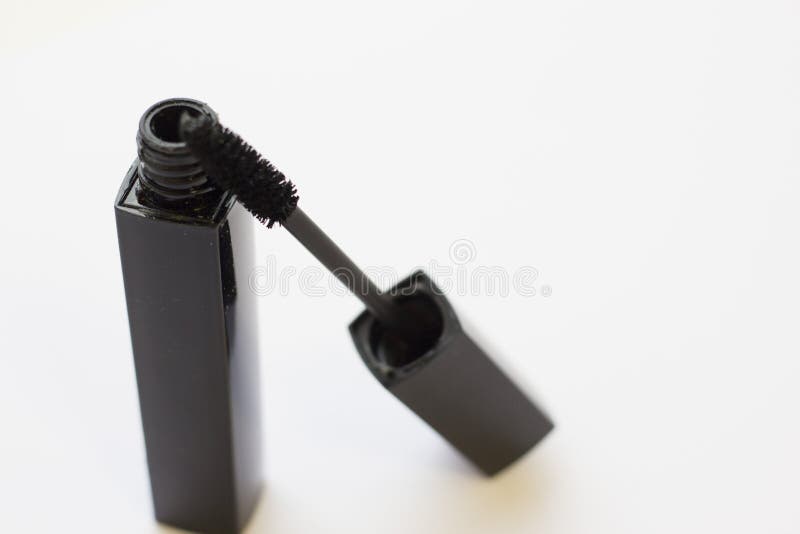 Rimel negro en blanco imagen de archivo. Imagen de encanto - 108732467