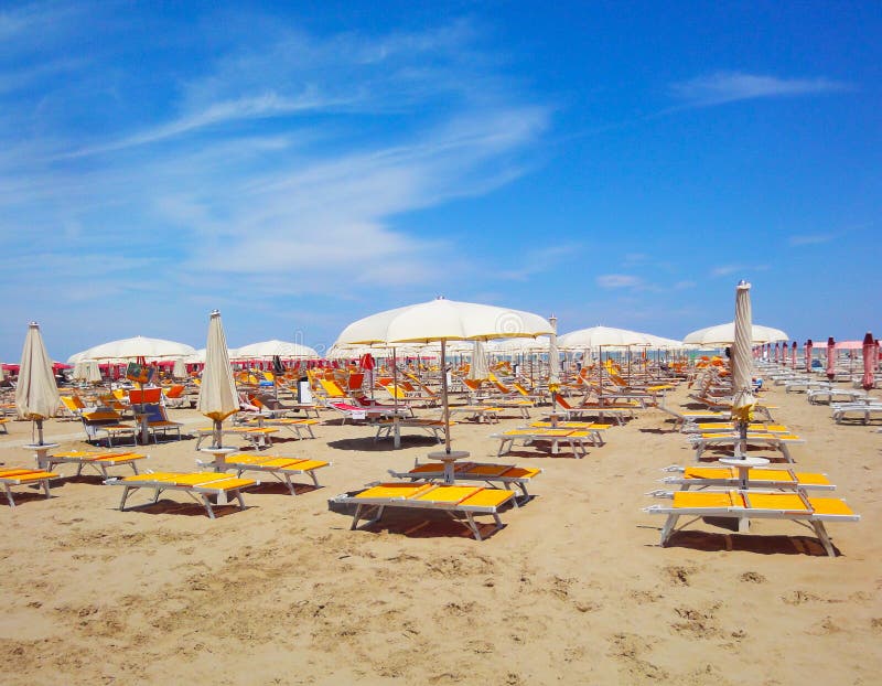 Rimini-Strand, Italien redaktionelles stockfoto. Bild von morgen - 70657748