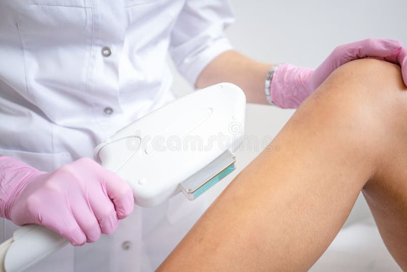 Rimozione Dei Capelli Laser Chiusura Di Una Bellezza Che Toglie I ... Rimozione Dei Capelli Laser Chiusura Di Una Bellezza Che Toglie I ...
