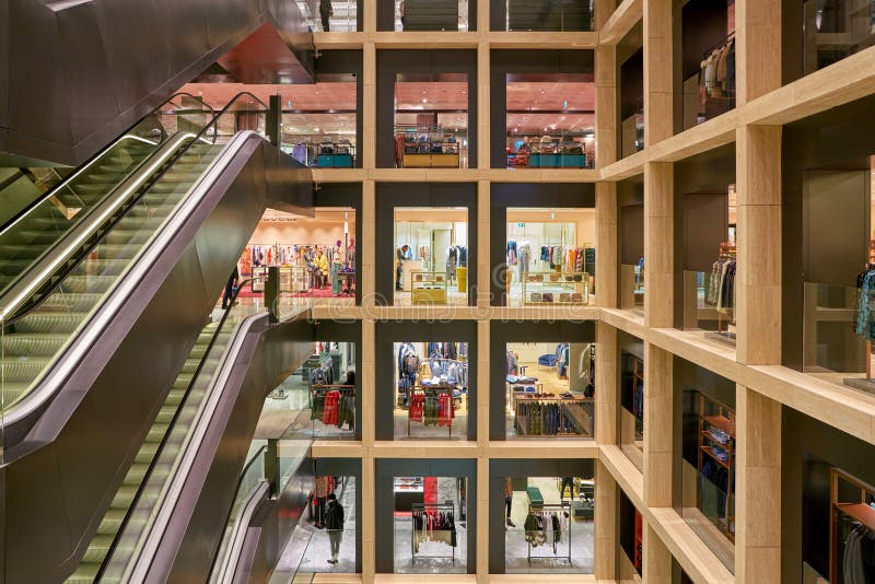 Rinascente in Rome editorial stock image. Image of center - 121476429