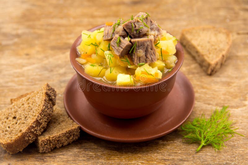 Rindereintopf Mit Kartoffeln Stockfoto Bild Von Zwiebel Teller 59037382