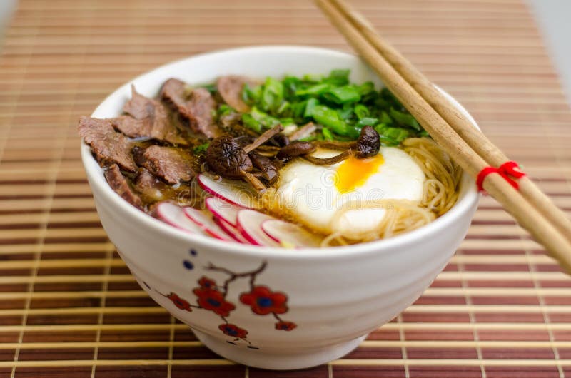 Rindfleisch- Und Miso-Ramen Stockbild - Bild von einfügen, grün: 38205595