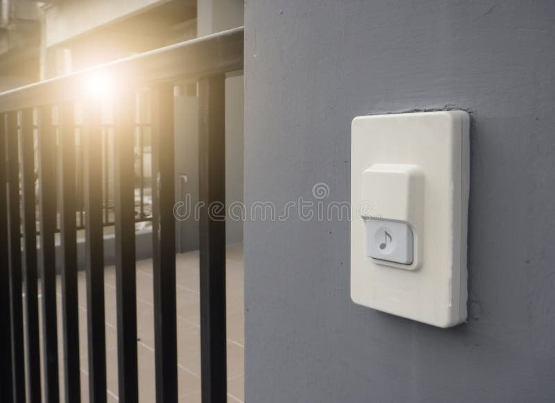 Ringklocka arkivfoto. Bild av säkerhet, ljud, finger - 102682540