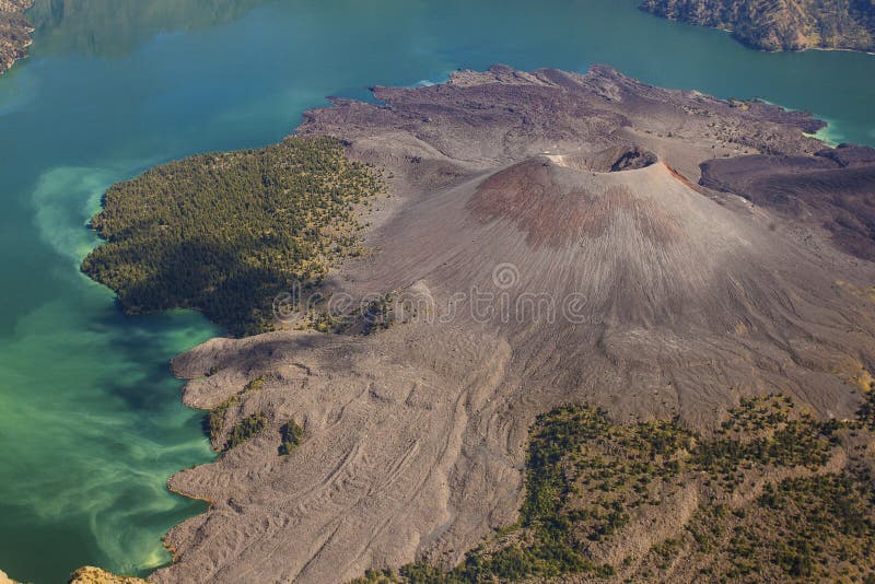 Rinjani Kaldera foto de archivo. Imagen de lago, cubo - 33758974