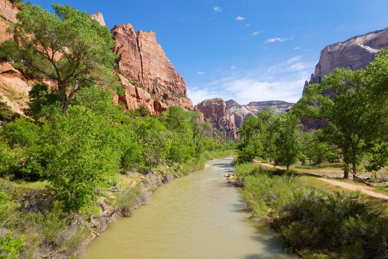 Rio com Zion foto de stock. Imagem de deserto, parque - 17434452