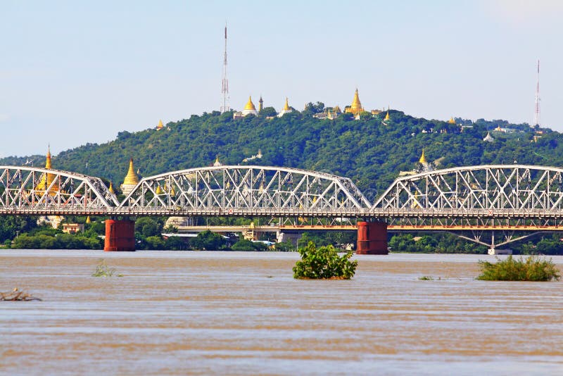 Rio De Ava Bridge Cross the Irrawaddy, Sagaing, Myanmar Foto de Stock ... Rio De Ava Bridge Cross the Irrawaddy, Sagaing, Myanmar Foto de Stock ...