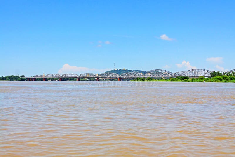 Rio De Ava Bridge Cross the Irrawaddy, Sagaing, Myanmar Foto de Stock ... Rio De Ava Bridge Cross the Irrawaddy, Sagaing, Myanmar Foto de Stock ...