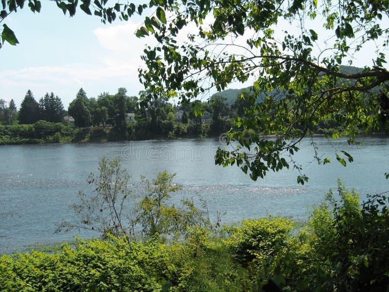 O Rio Delaware Ao Longo Da Estrada Do Rio Foto de Stock - Imagem de ...