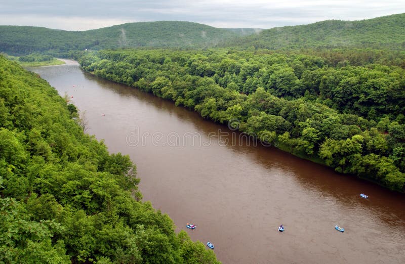 O Rio Delaware Ao Longo Da Estrada Do Rio Foto de Stock - Imagem de ...