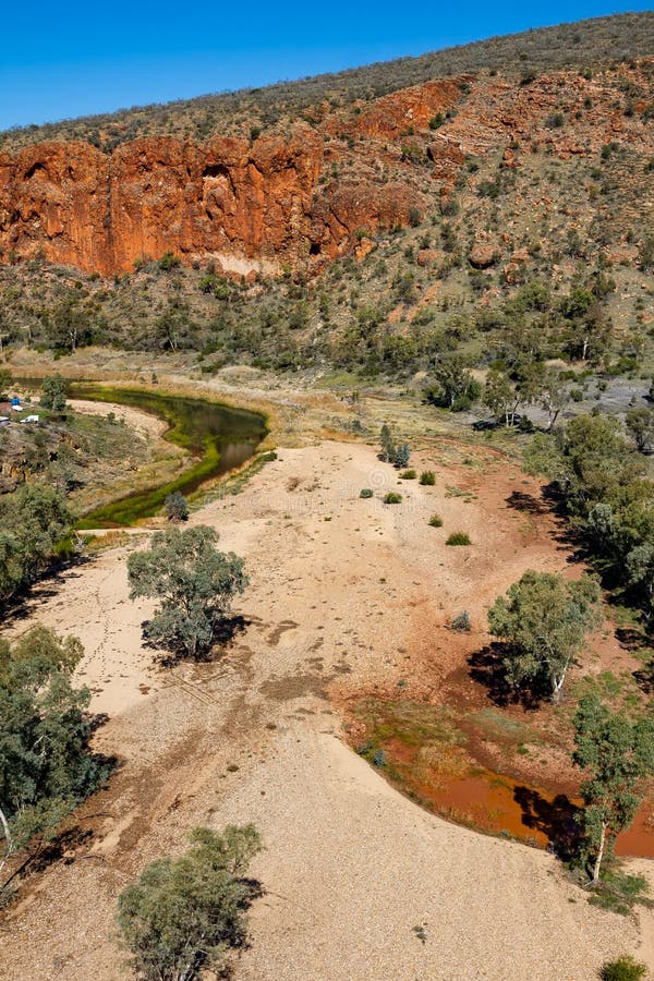 Rio De Finke Que Curva-se Para Glen Helen Gorge Imagem de Stock ...