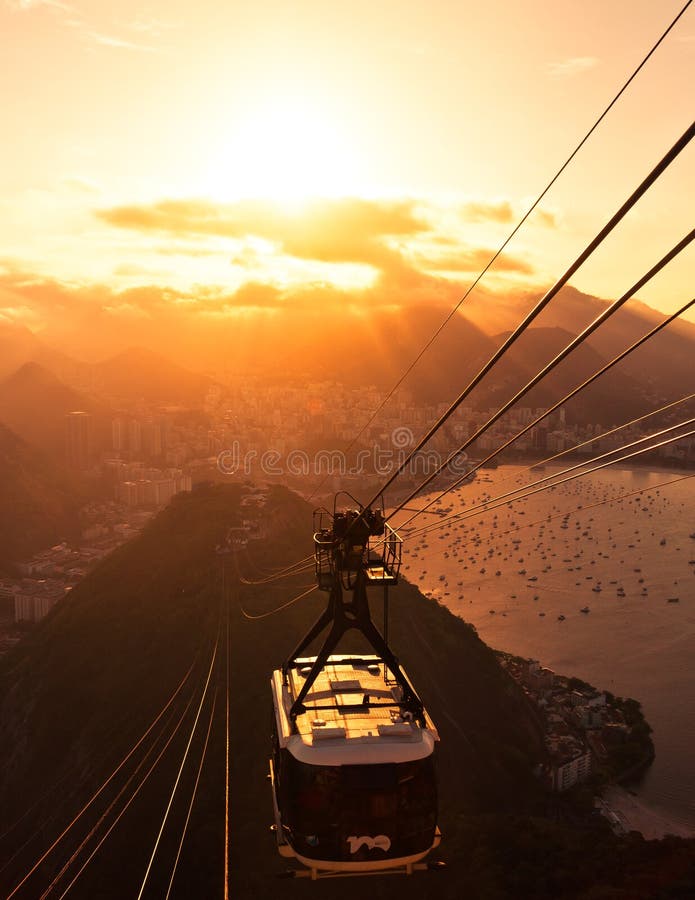 Rio De Janeiro Sunset De La Montagne De Sugarloaf Image stock - Image ...