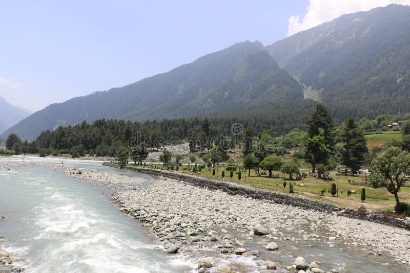 Rio De Lidder No Vale De Pahalgam Em Jammu & Em Kashmir Foto Editorial ...