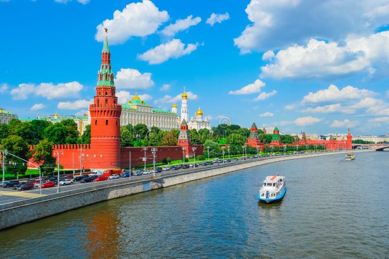 O Cais Do Rio De Moscou No Kremlin De Moscou Imagem de Stock - Imagem ...