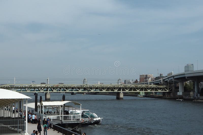 Rio de Sumida imagem editorial. Imagem de através, fluxos - 93918770