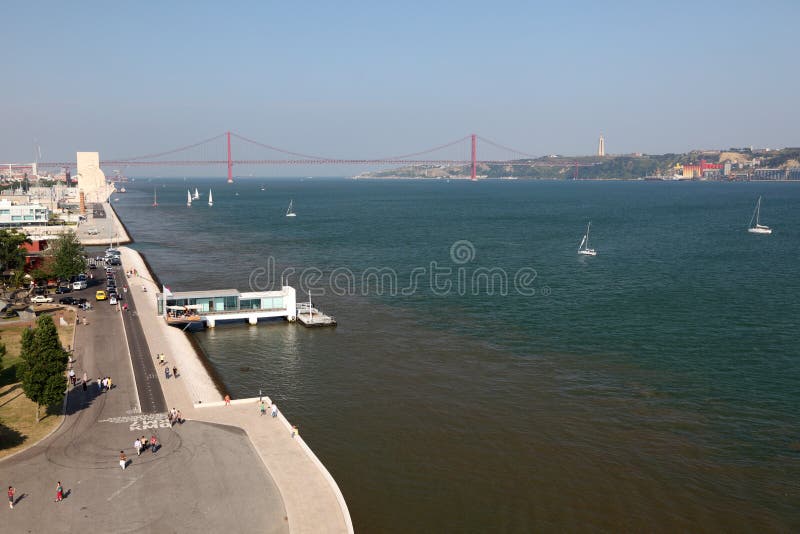 Rio de Tagus em Lisboa imagem de stock editorial. Imagem de português ...