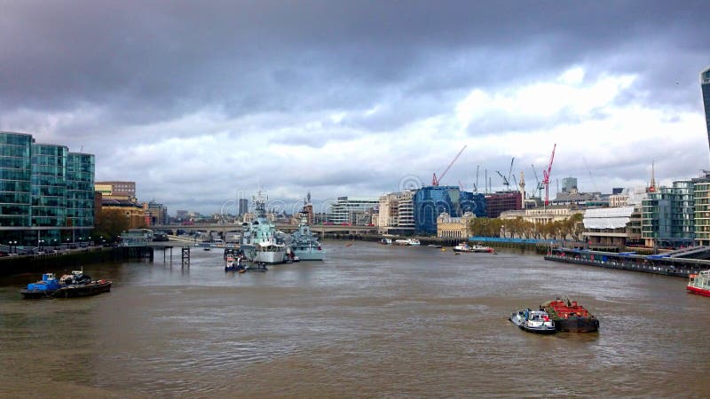 Rio de Tamisa imagem de stock editorial. Imagem de londres - 125164674