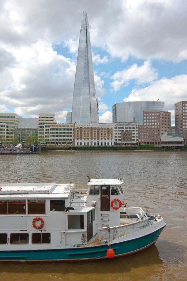 Rio de Tamisa imagem de stock. Imagem de canal, londres - 43146977