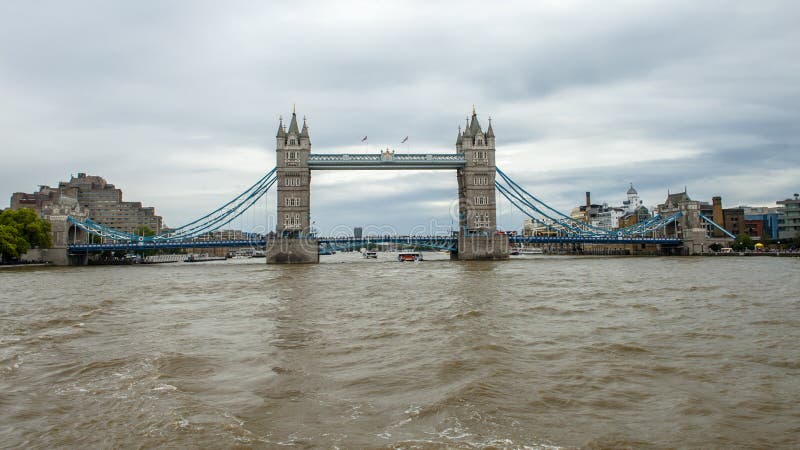 Rio de Tamisa, Londres imagem de stock. Imagem de britânico - 126782457