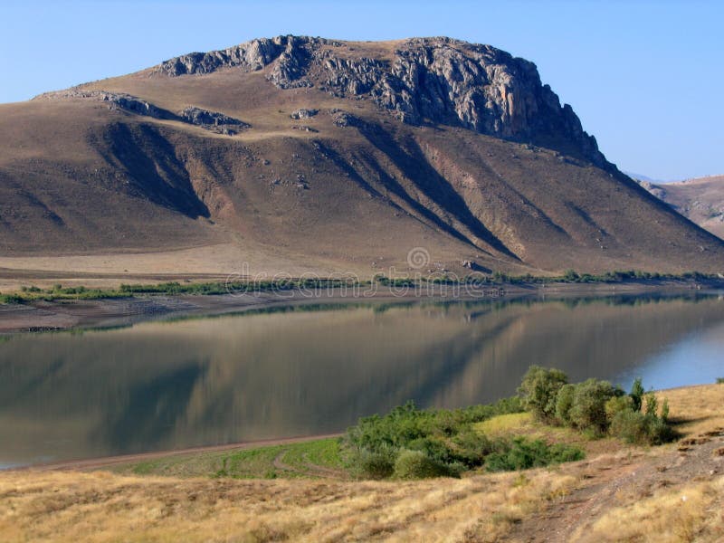Rio Eufrates Em Turquia Do Sudeste Imagem de Stock - Imagem de rios ...