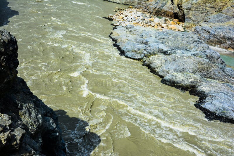 Rio Indus Na Ponte De Raikot Foto de Stock - Imagem de através, ponte ...