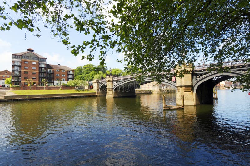 Ponte De Pedra Sobre O Rio Ouse Em York Foto de Stock - Imagem de ...
