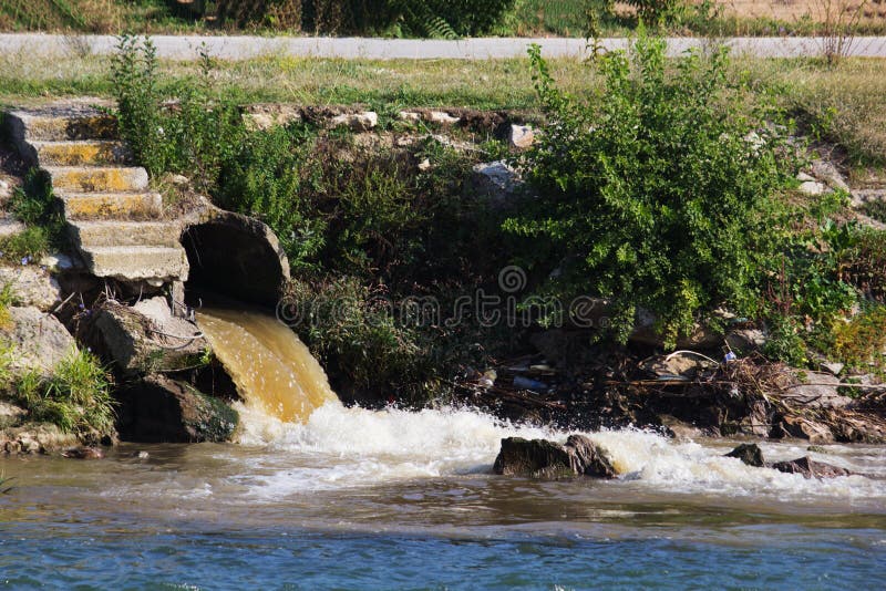 Rio poluído foto de stock. Imagem de imundo, sujo, lama - 38248258