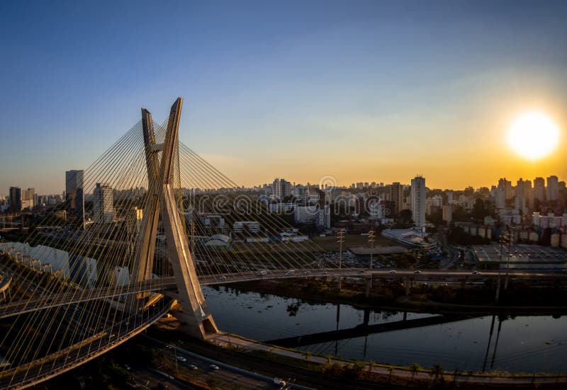 RIO SAO PAULO BRASIL DE PINHEIROS Foto de Stock - Imagem de vista ...