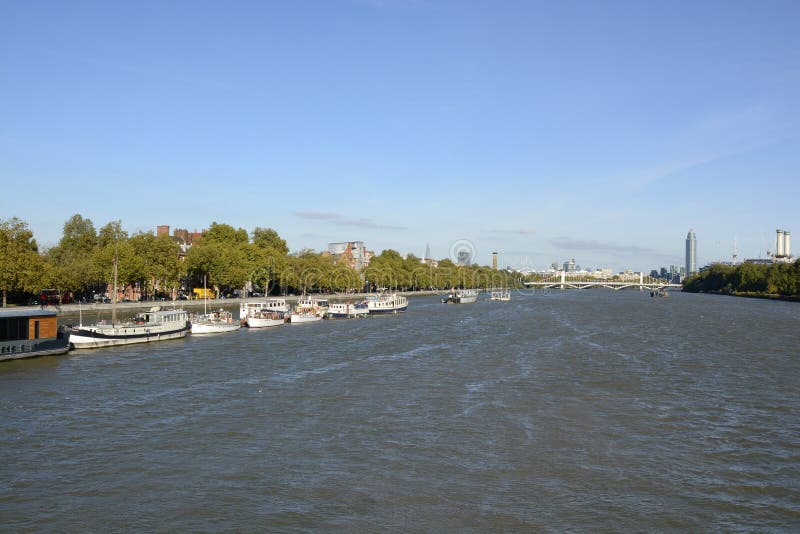 Rio Tamisa Em Chelsea, Londres, Inglaterra Fotografia Editorial ...
