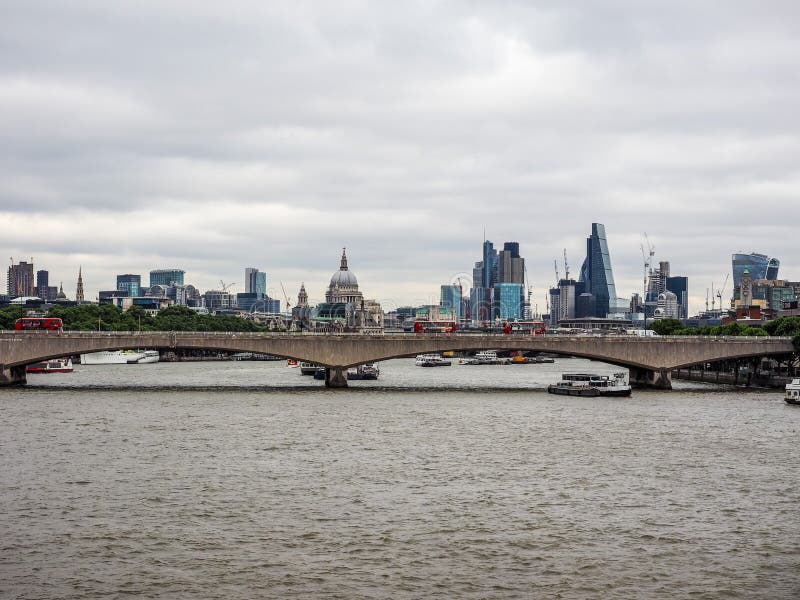 Rio Tamisa em Londres, hdr imagem editorial. Imagem de tamisa - 103170710