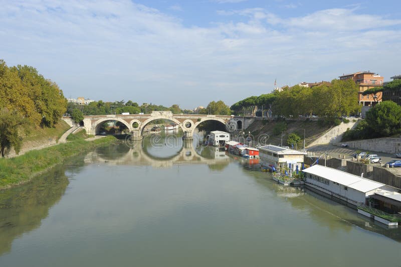 Rio Tiber Roma imagem de stock. Imagem de cobertores - 12946431