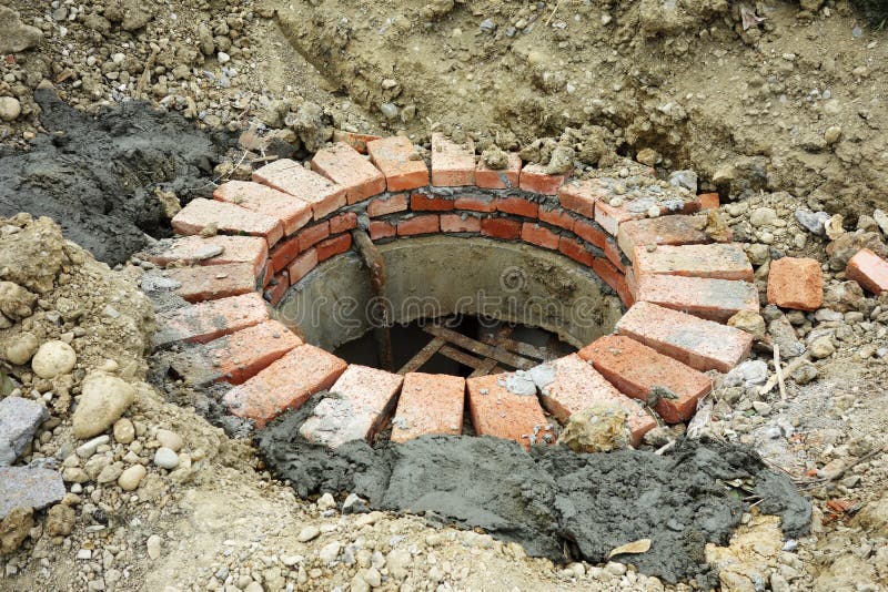 Riool stock afbeelding. Image of open, gaten, oppassen - 31339853