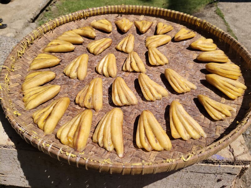 Ripe Bananas are Dried on a Bamboo Winnowing Basket before Being Fried ...