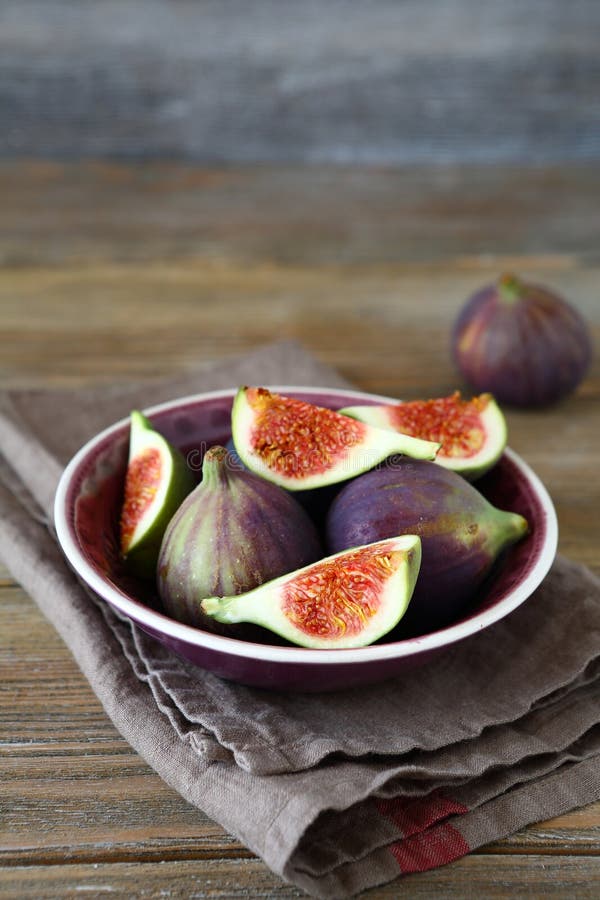 Ripe figs in a bowl stock image. Image of sweet, purple - 45910245