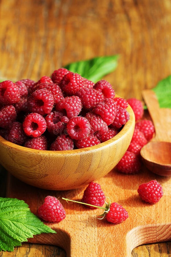 Ripe Fresh Raspberry in Wooden Bowl Stock Photo - Image of plate, juicy ...