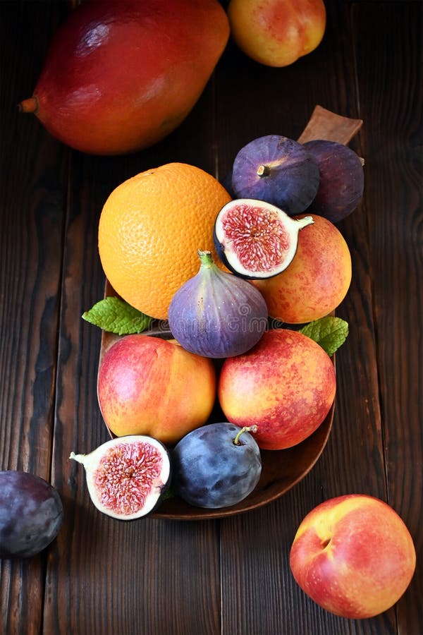 Ripe Fruits on the Table, Nectarines, Plums, Figs, Orange, Mango Stock ...
