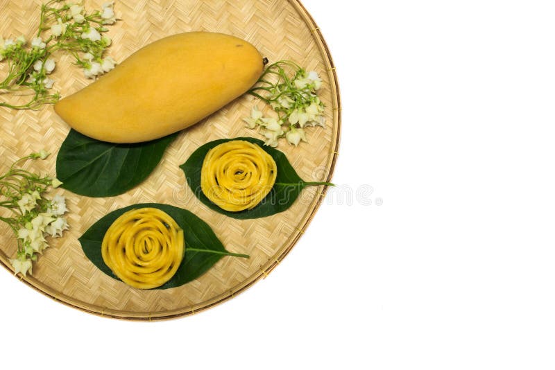 Ripe Mango and Mango Rose in Bamboo Tray Stock Image - Image of flower ...