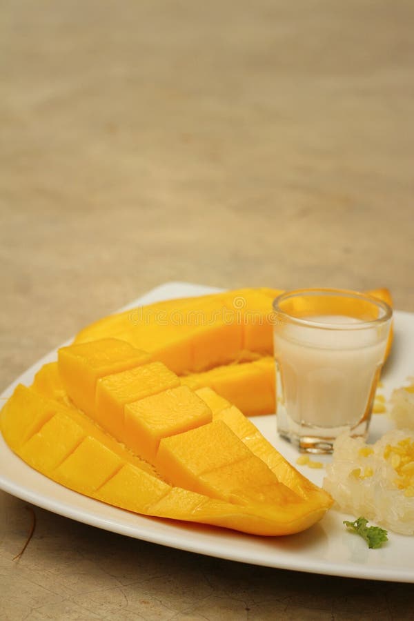 Ripe Mango and Sticky Rice with Coconut Milk Stock Photo - Image of ...